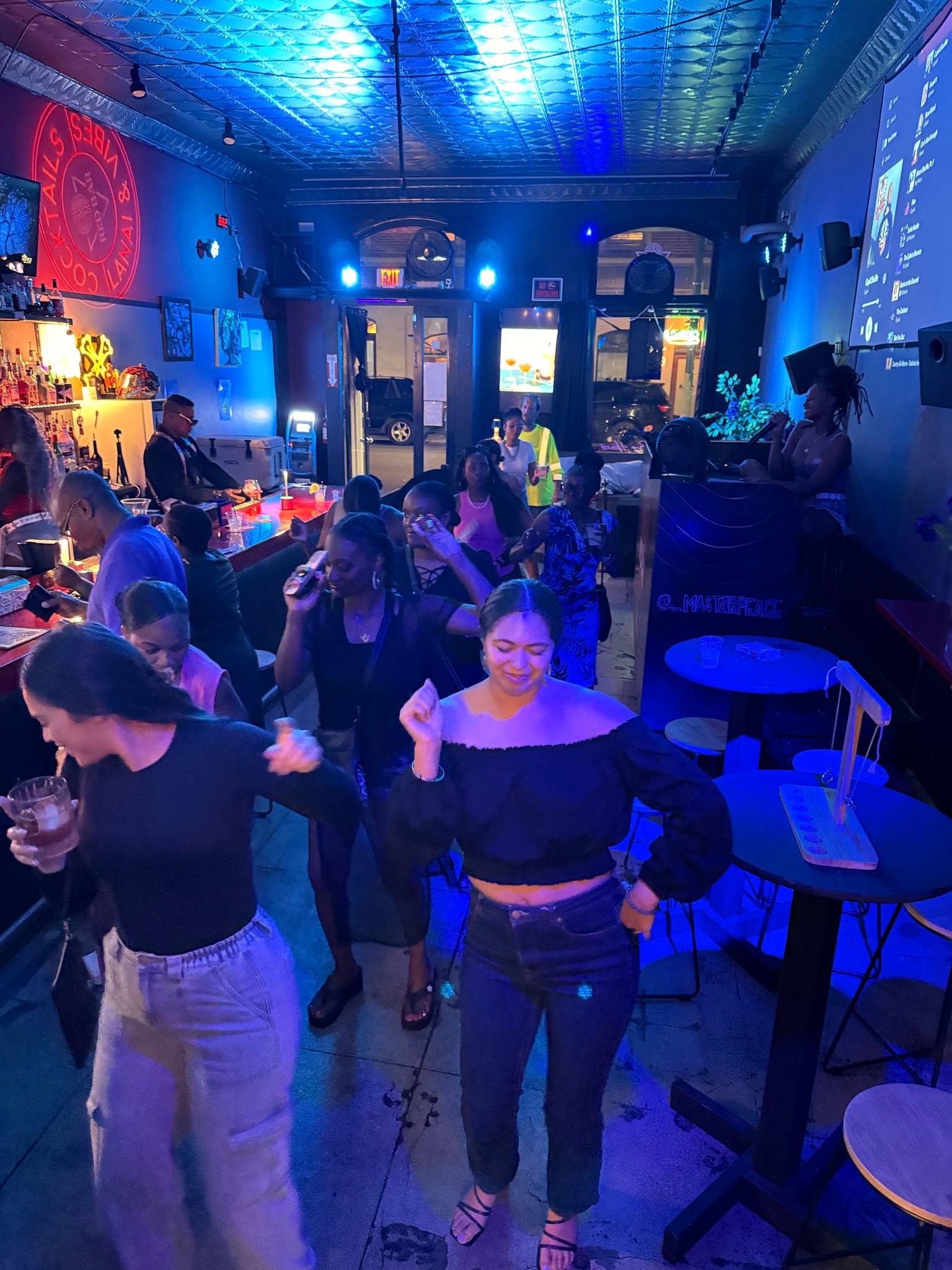 RED BAR HAWAII - Gallery
